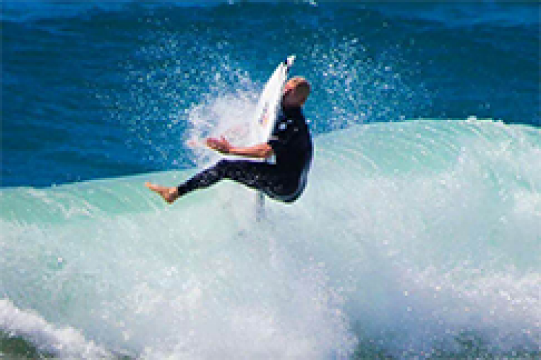 Best Surf Helmets Reviewed: Top 6 + How To Choose [2021]